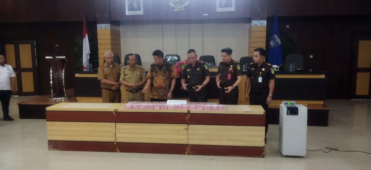 Uang Korupsi Bawaslu Rp.4,6 M Baru Dikembalikan ke Pemda OKU Timur Rp.2 ...